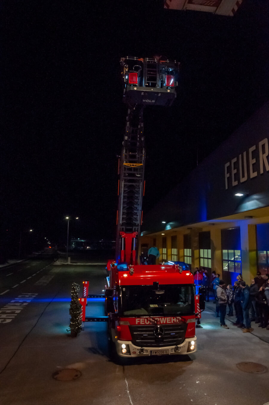 Neue Drehleiter für Völs